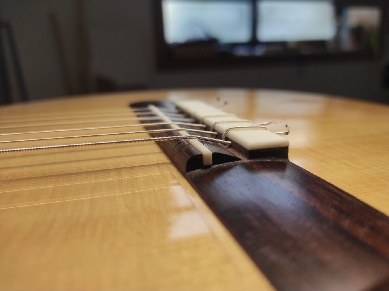 Cómo bajar la altura de las cuerdas de una guitarra clásica - David ...
